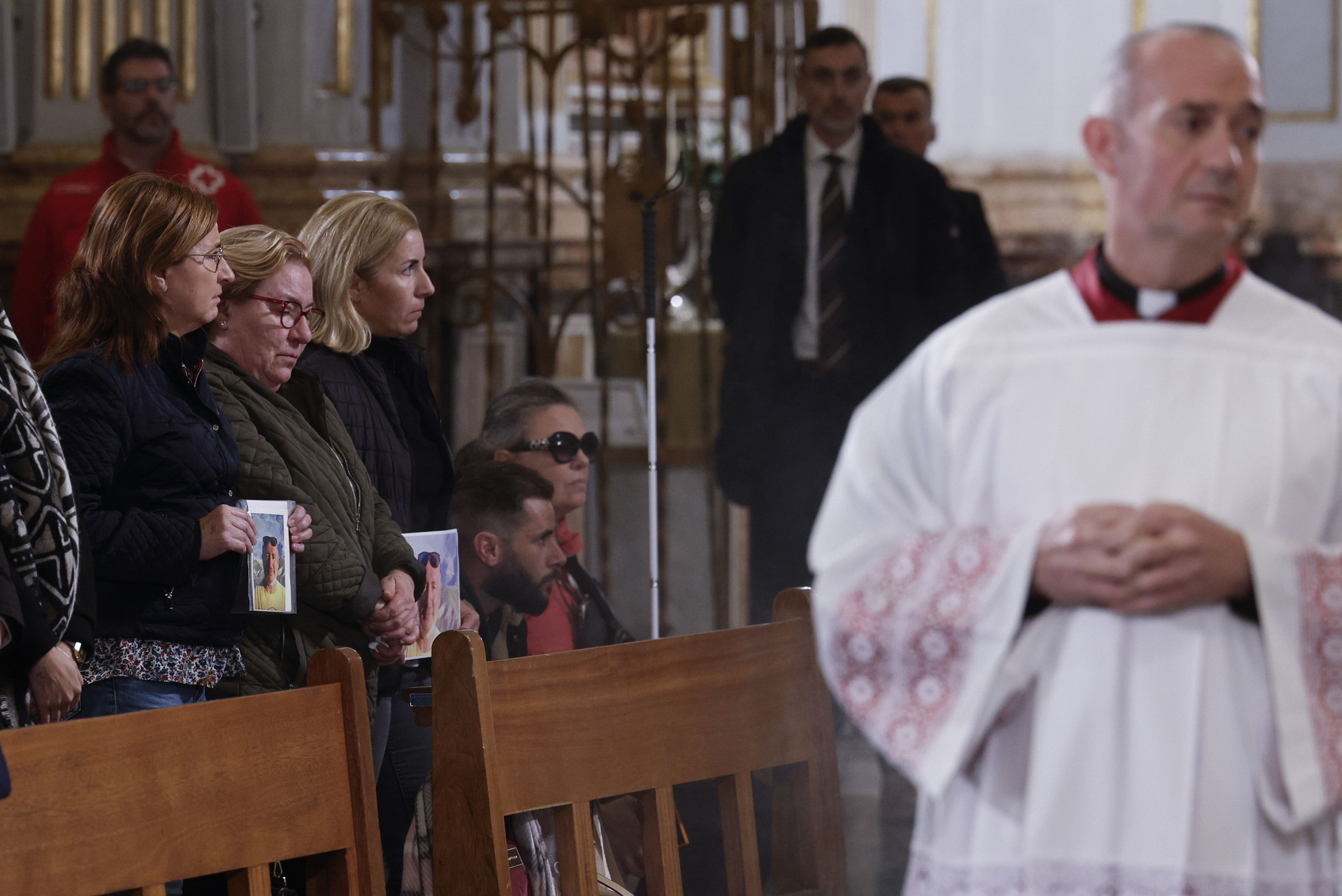 Fotos: Las emotivas imágenes del funeral por las víctimas de la DANA en ...