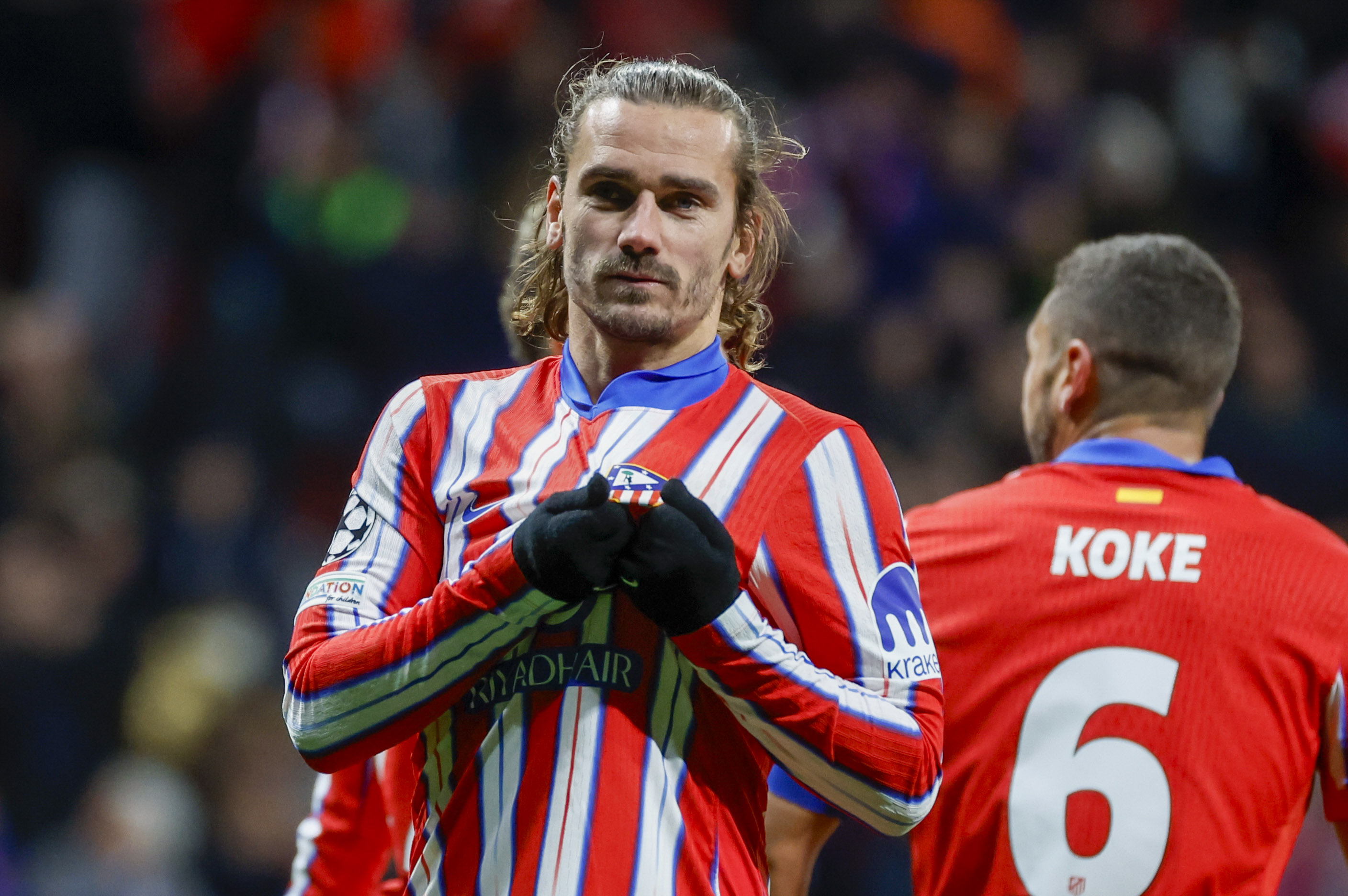 Antoine Griezmann, tras recoger el MVP del partido ante el Bratislava ...