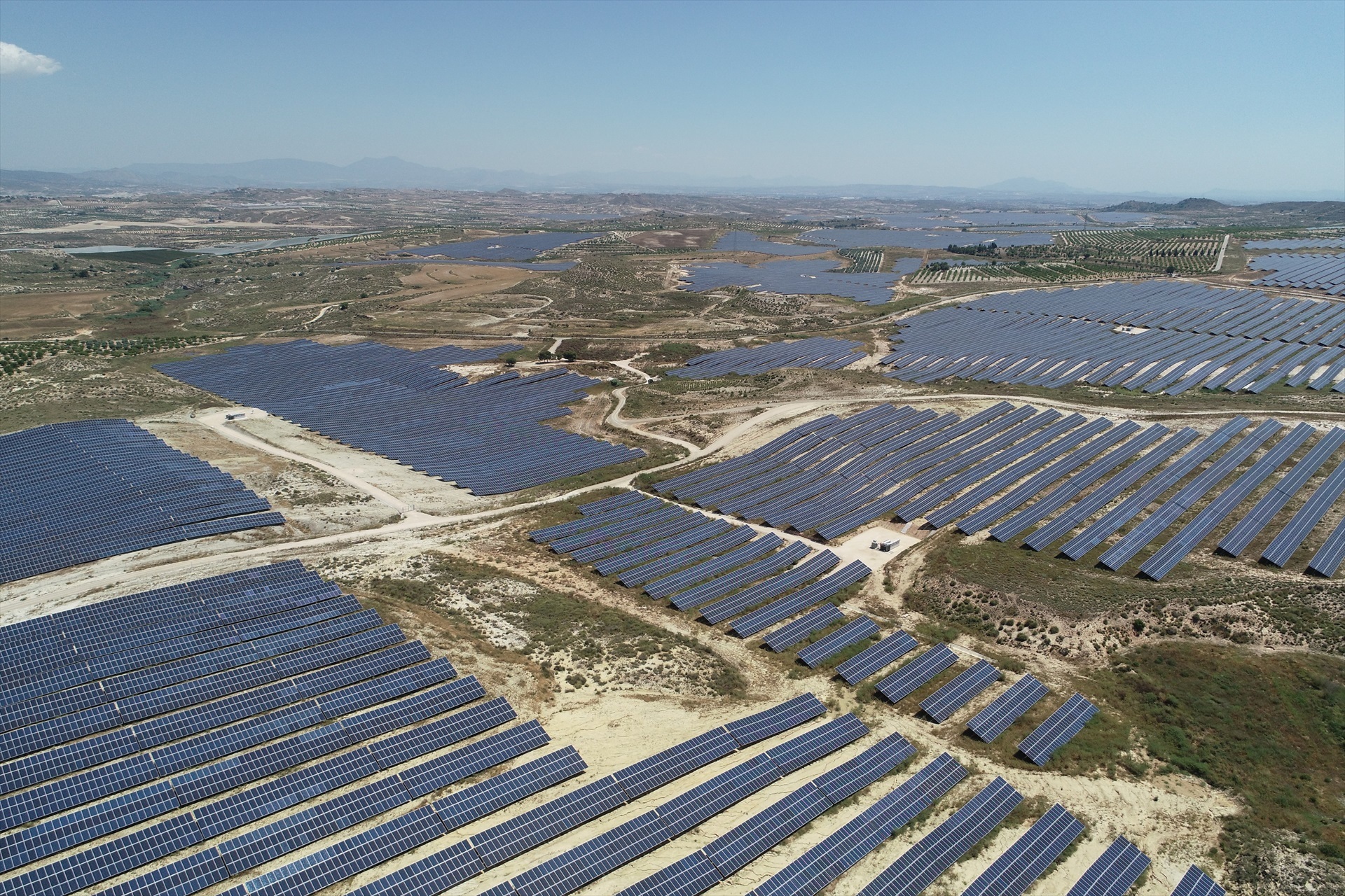 La compañía China Three Gorges compra una planta fotovoltaica por 500 millones de euros en Murcia