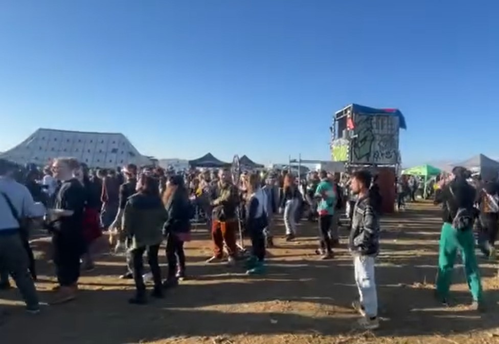 Sin horarios ni entradas, así son las 'raves' ilegales que congregan ...