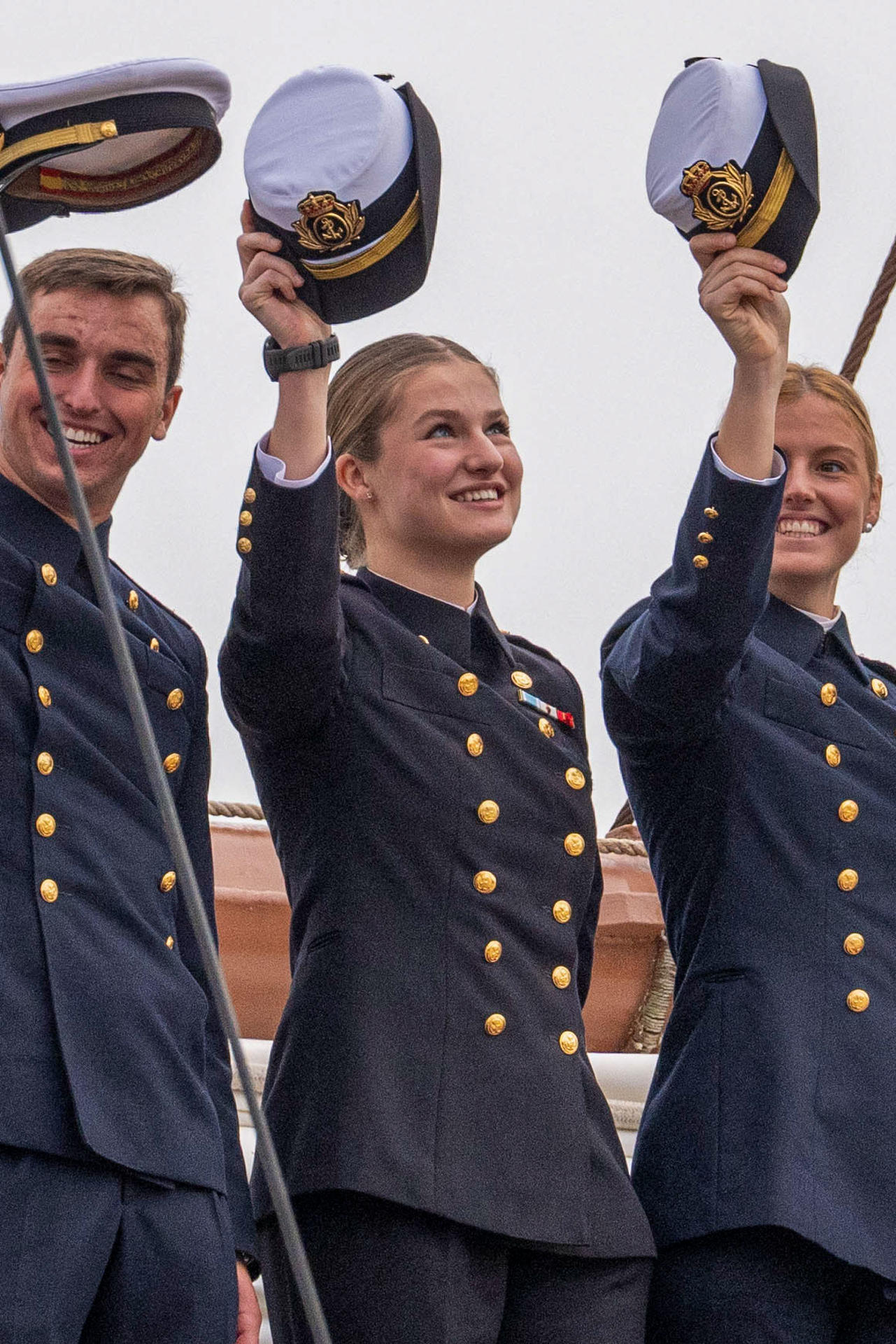 Fotos: Las mejores imágenes de la princesa Leonor partiendo en el Juan ...