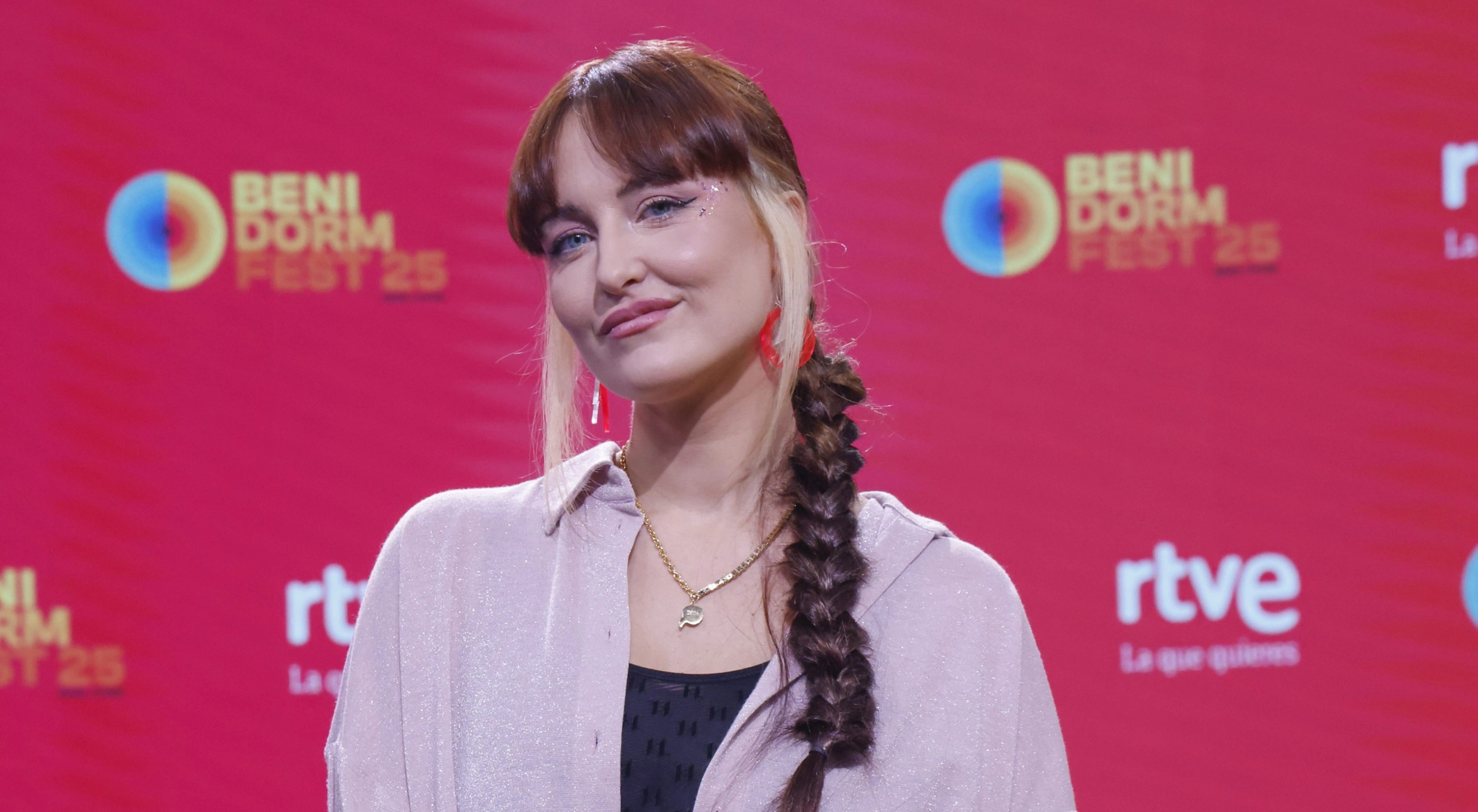 Quién es Kuve, la murciana que compartió escenario con Nacho Cano por ...