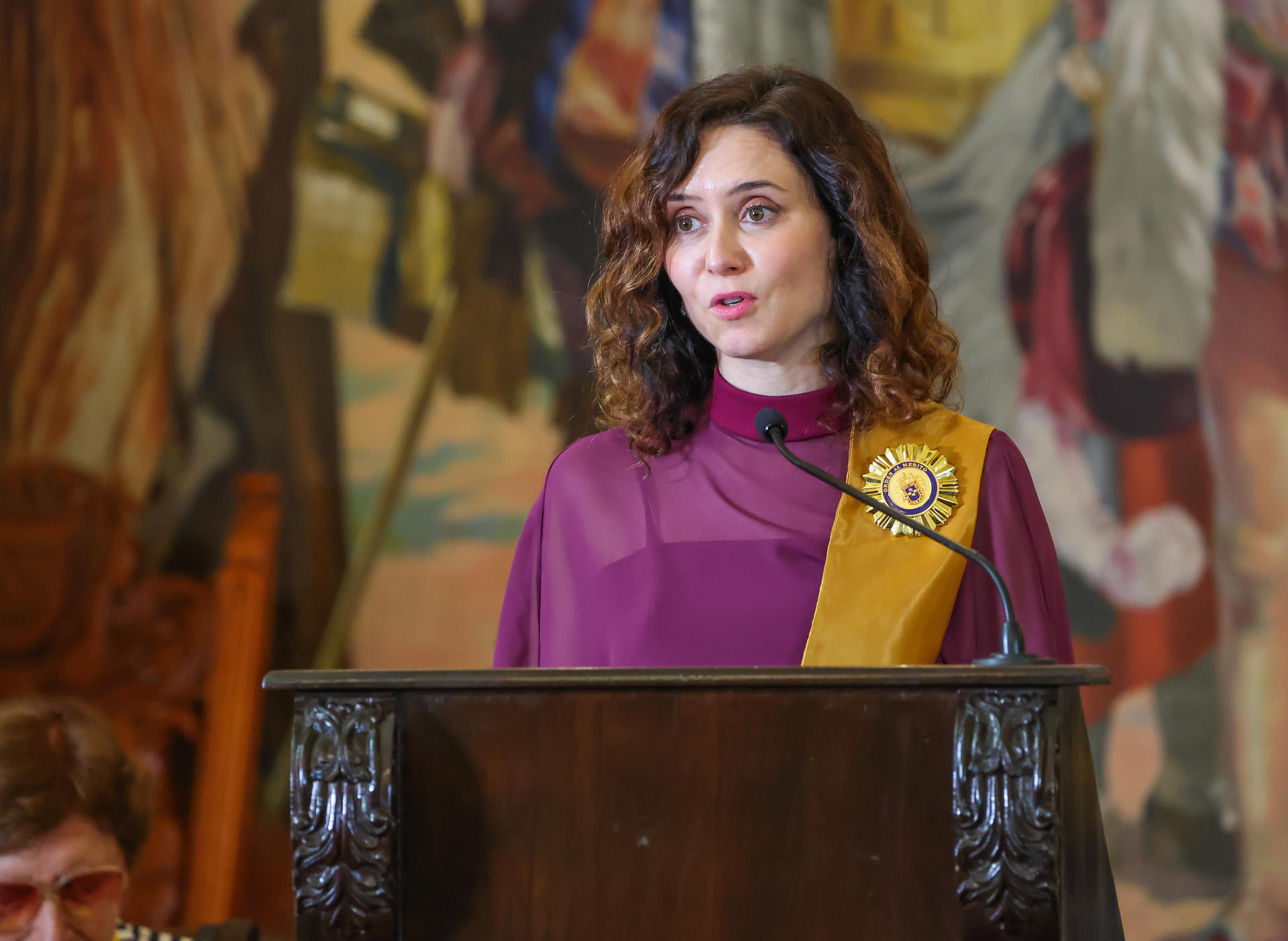 Isabel Díaz Ayuso se viste de invitada de primavera 'made in Spain' en ...