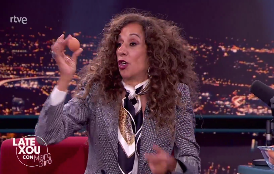 Pedro Lazaga, hijo de Rosario Flores, se deja ver besándose y muy acaramelado con su novia ...