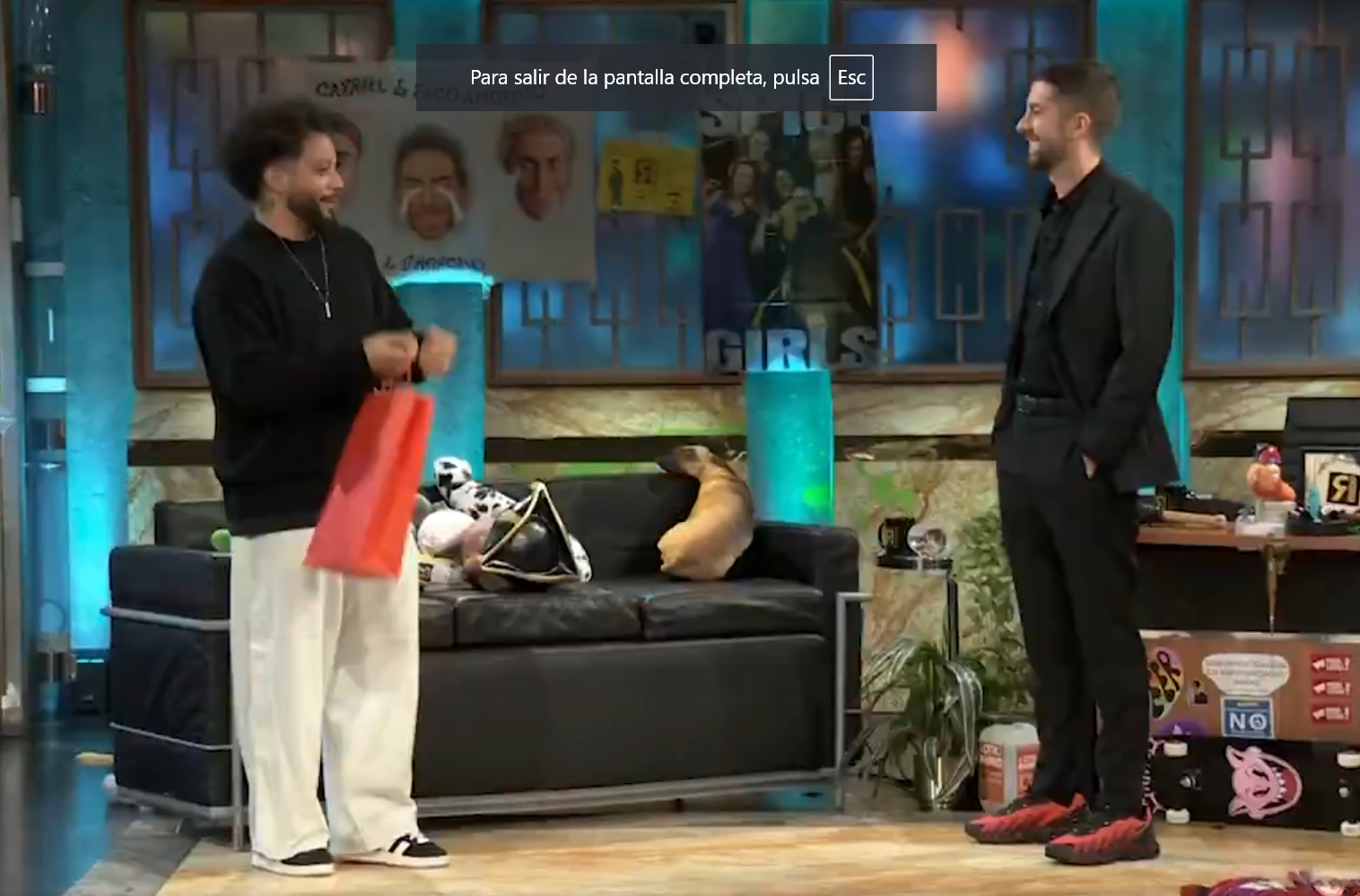 El vacile de Marcelo a Broncano en 'La Revuelta' con un provocador regalo: "Está feísimo"