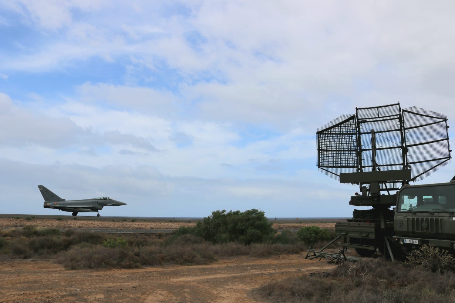 Foto: HAWK_Y_EUROFIGHTER | Así se desarrollan las maniobras Eagle Eye ...