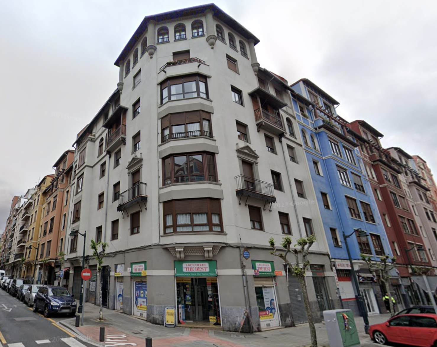 Edwin, el héroe del incendio en un edificio de Bilbao: "Entré a buscar a la mujer, pero me ...