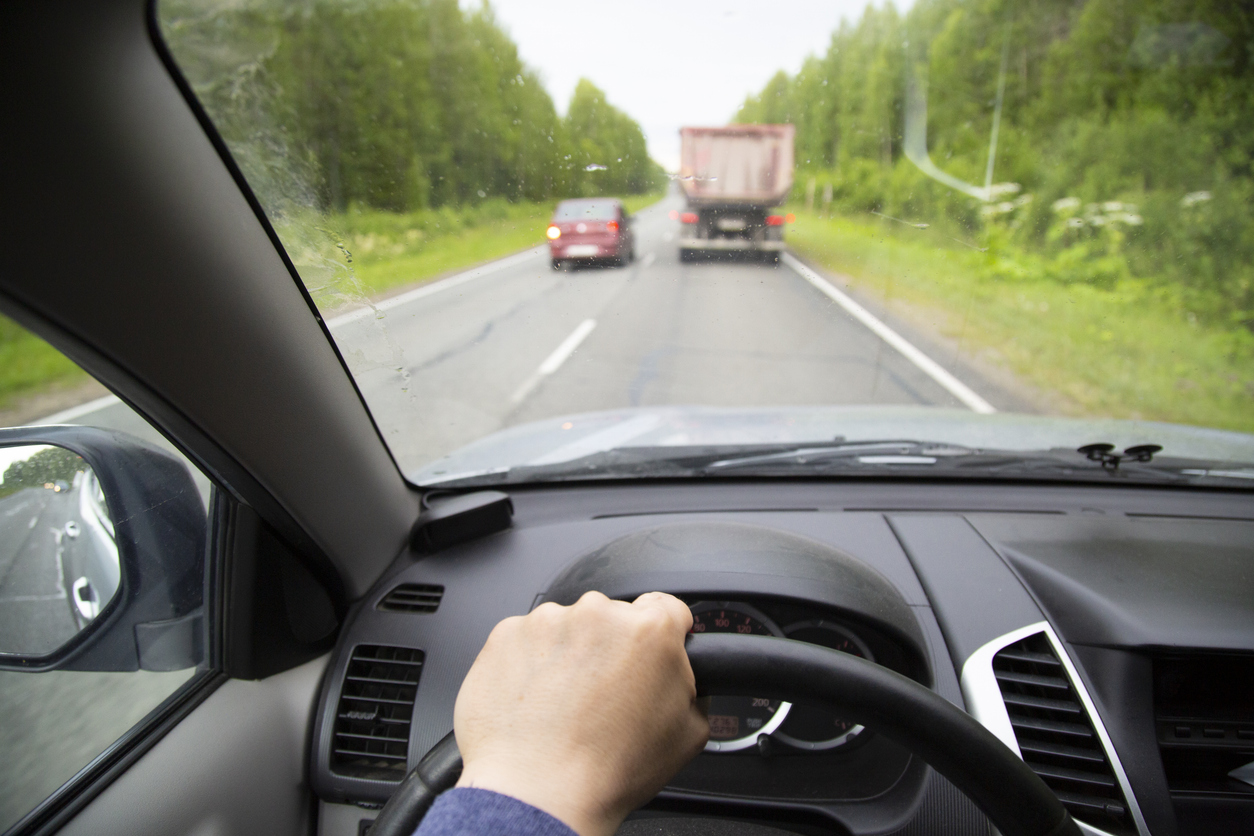 El consejo de un profesor de autoescuela para poder adelantar de forma ...