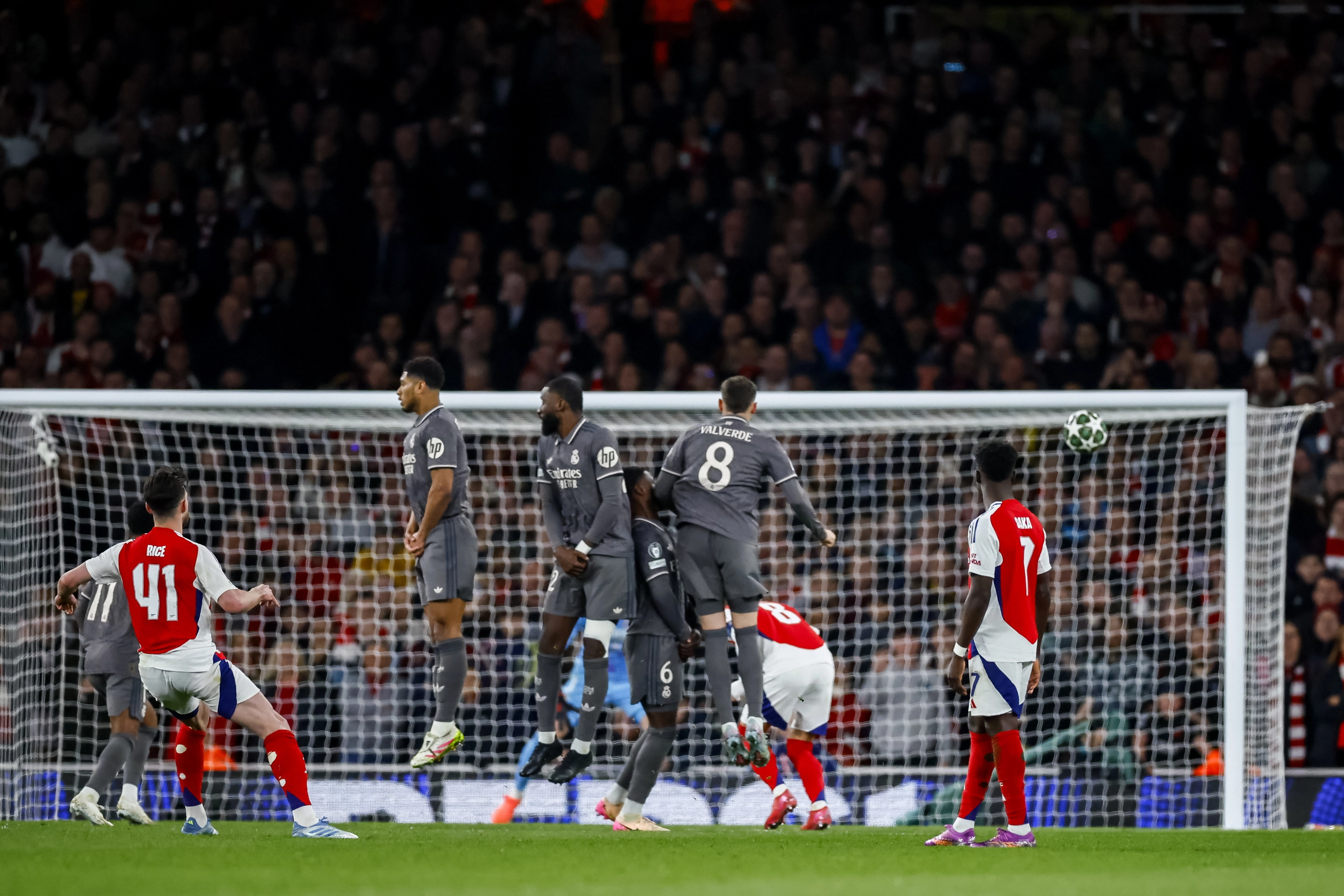 Así fueron los dos golazos de Declan Rice de falta directa que tumbaron al Real Madrid en la ida ...