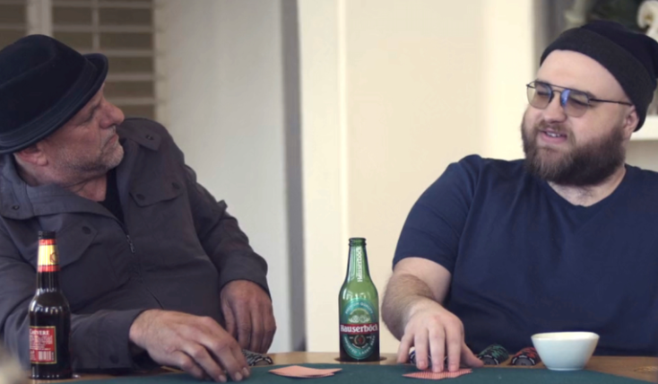 Angus Jones, el niño de 'Dos hombres y medio', totalmente irreconocible a sus 31 años