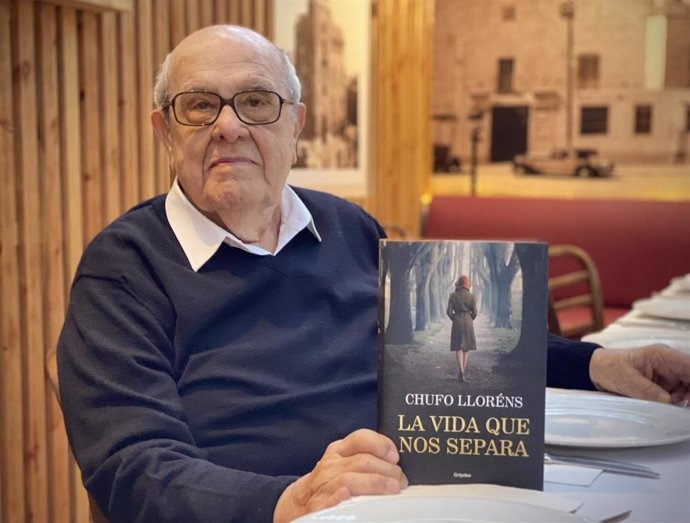Muere el empresario y escritor Chufo Lloréns, autor de 'Te daré la tierra'