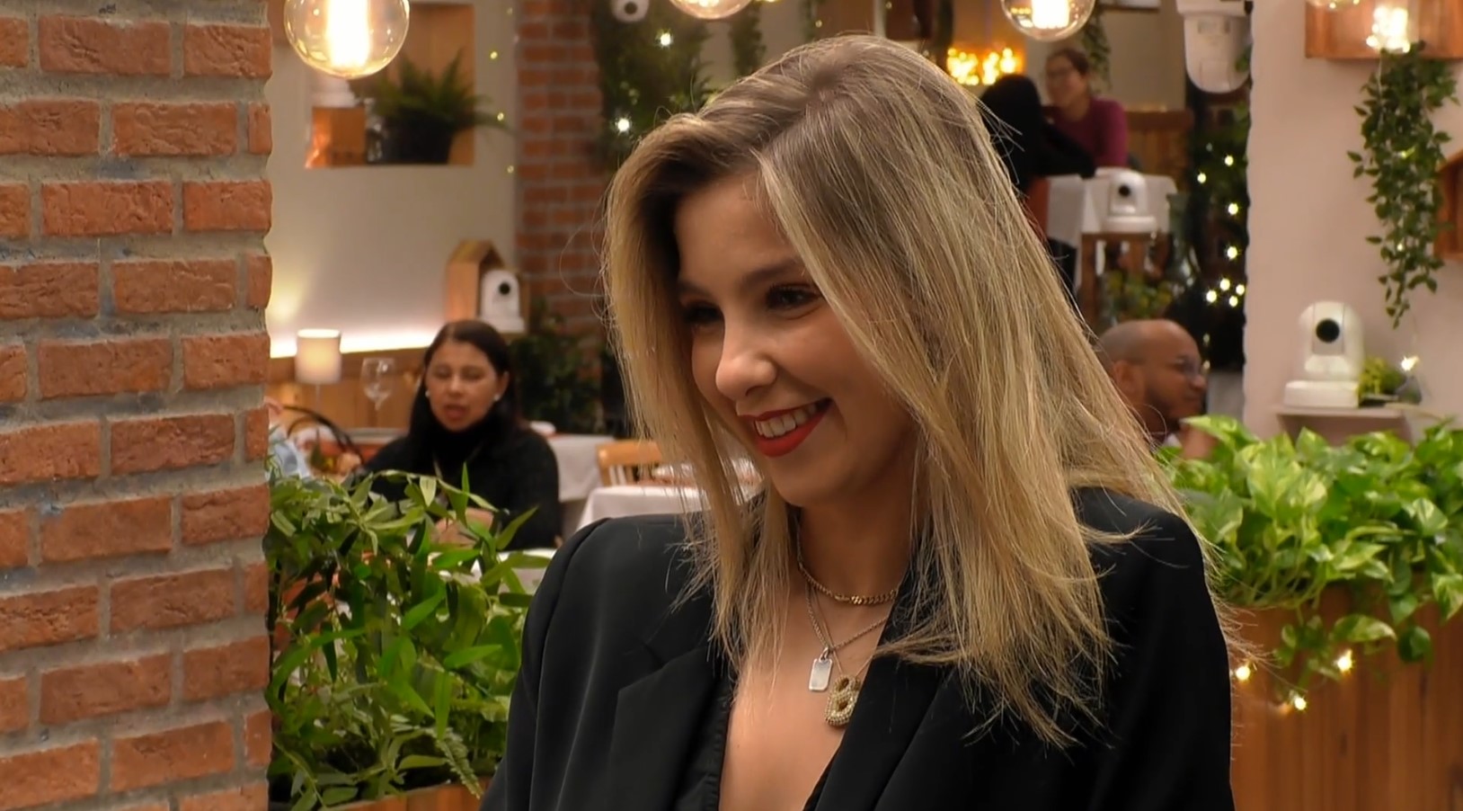 Un soltero de 'First Dates' intenta ligar con Laura Boado mientras ...