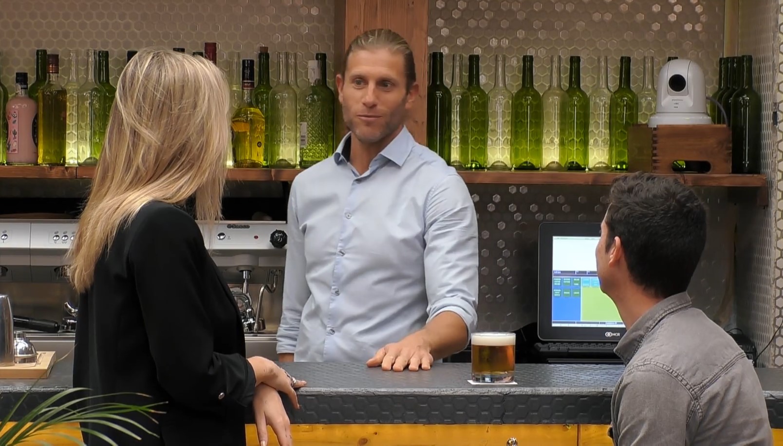 Un soltero de 'First Dates' intenta ligar con Laura Boado mientras ...