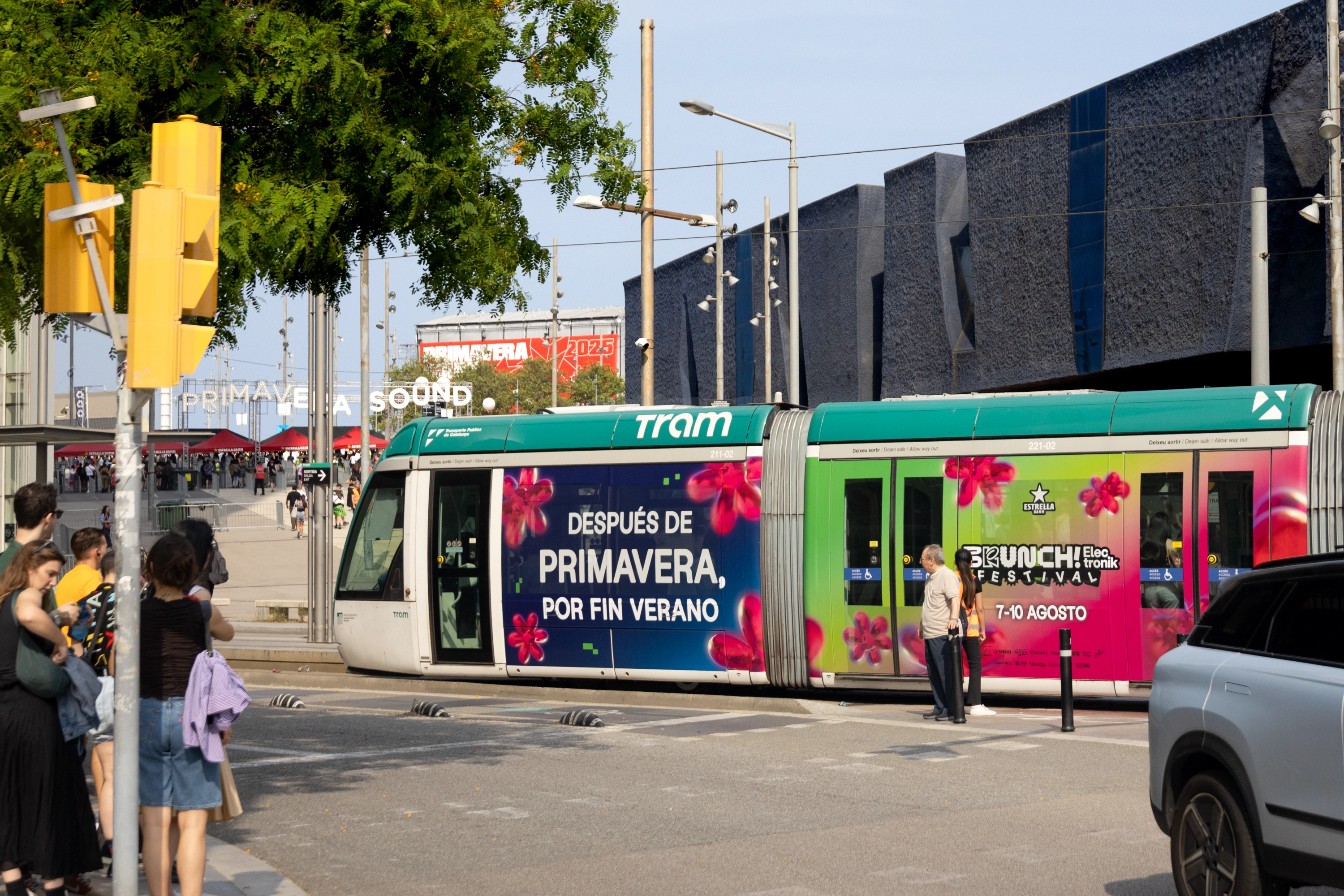 El Brunch Electronik se 'cuela' en el tranvía de Barcelona para ...