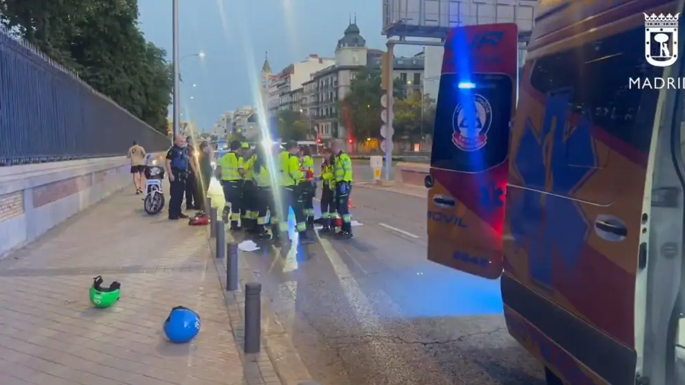 Un motorista se da a la fuga tras atropellar a un hombre en el centro ...